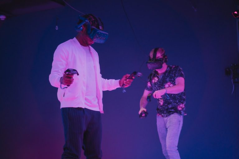 What Does VR Feel Like - Here's How You Can Do It! - Techtyche