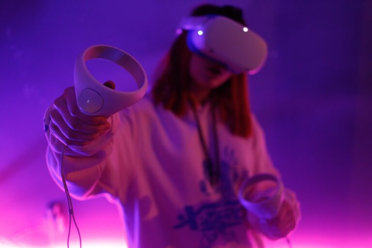 How to Watch VR Videos on Oculus Quest 2 - A Beginner's Guide - Techtyche
