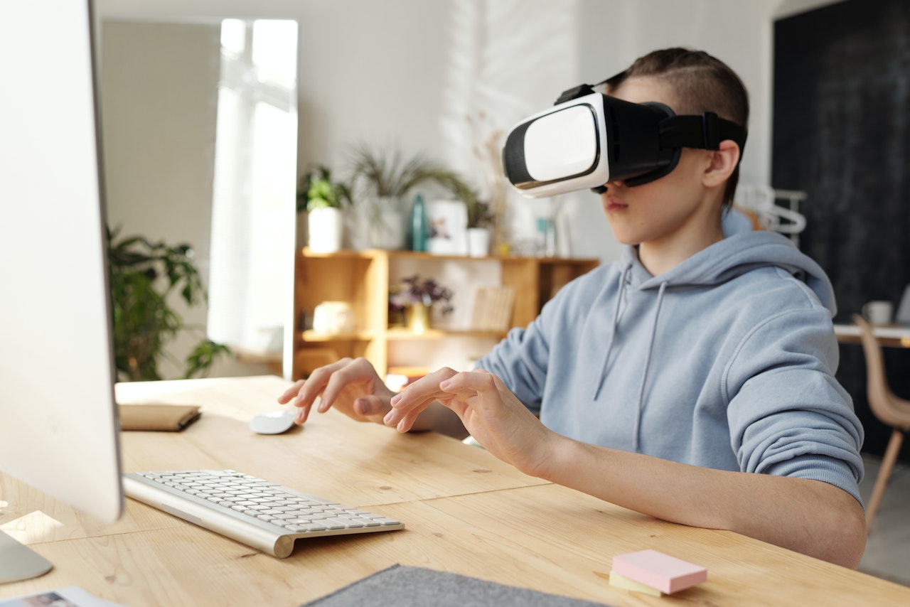 How to Go Full Screen on VRChat? - A Step-by-Step Guide - Techtyche