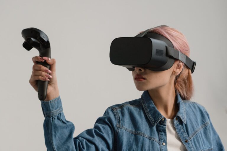 What is VR Chat? - An Introduction to the Virtual Reality Social ...