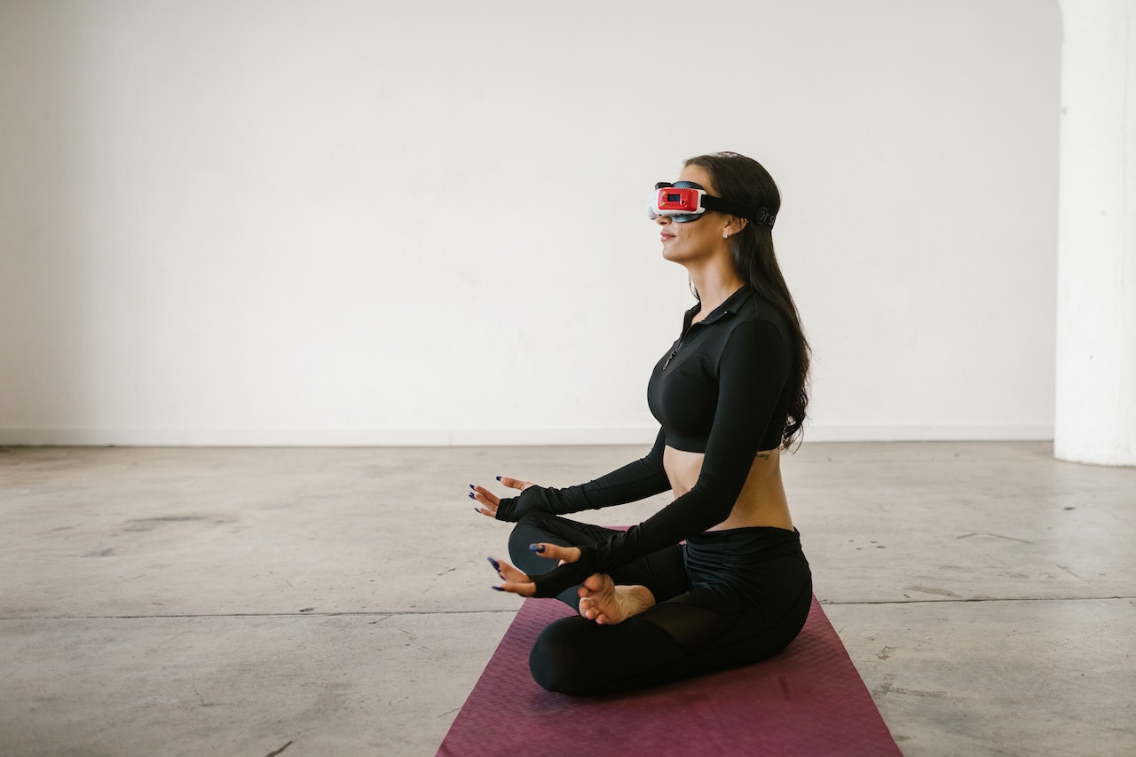 How Does VR Trick Your Brain? - The Science of Virtual Reality - Techtyche