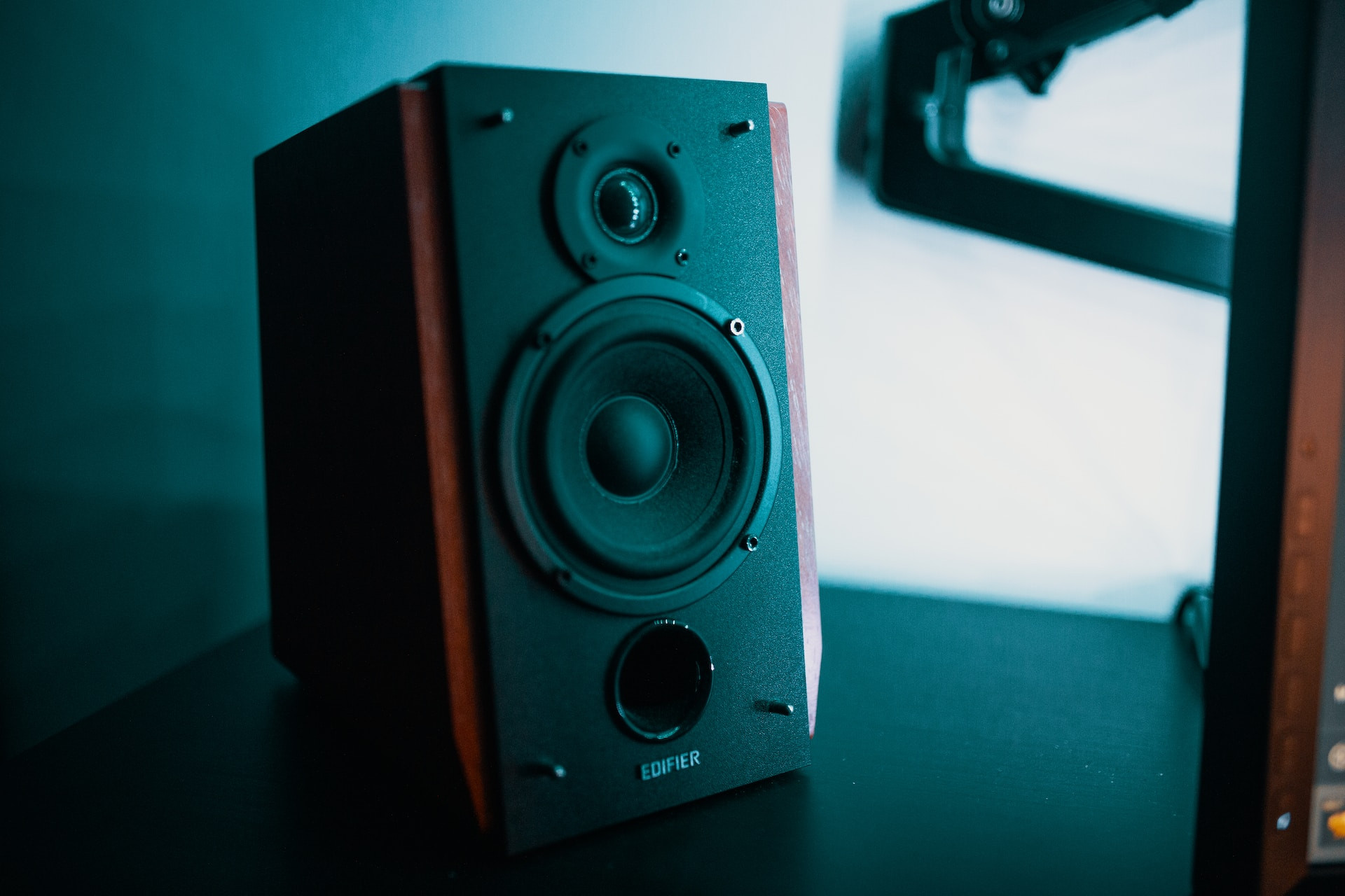 How Loud Is A 100 Watts Speaker Unveiling The Truth Techtyche